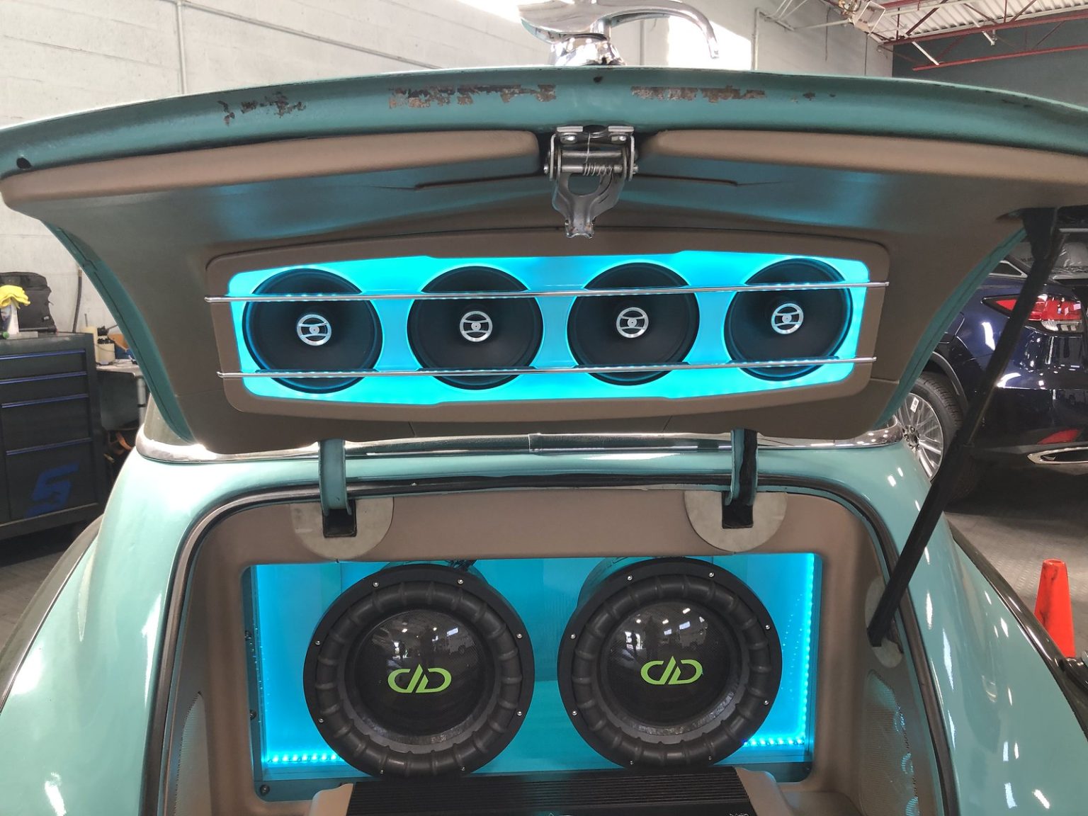 Car Audio Subwoofers & Enclosures